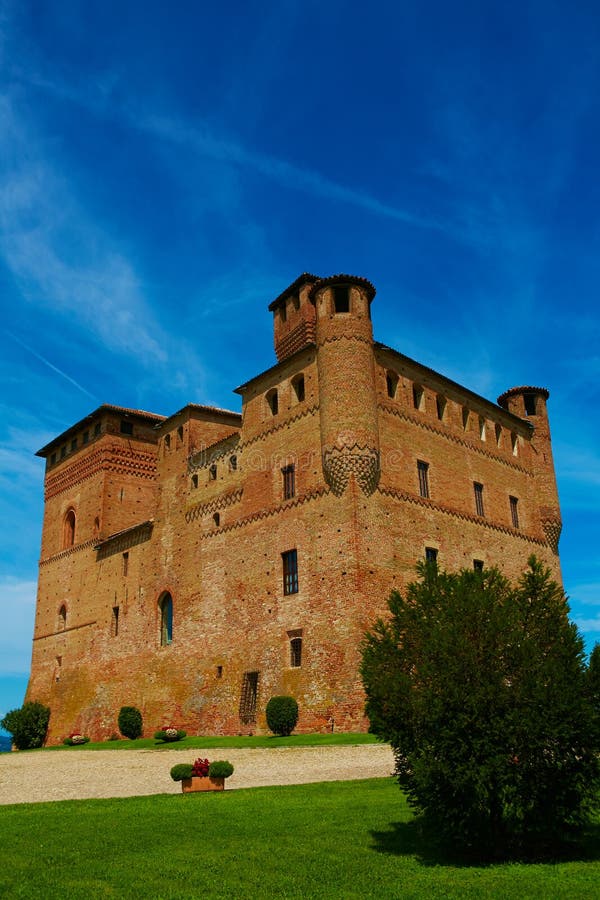 Castello Di Grinzane Cavour Piemonte Italy Imagen de archivo - Imagen ...