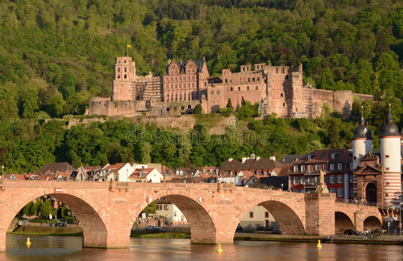Castello Di Heidelberg E Ponte Vecchio in Primavera Fotografia Stock ...