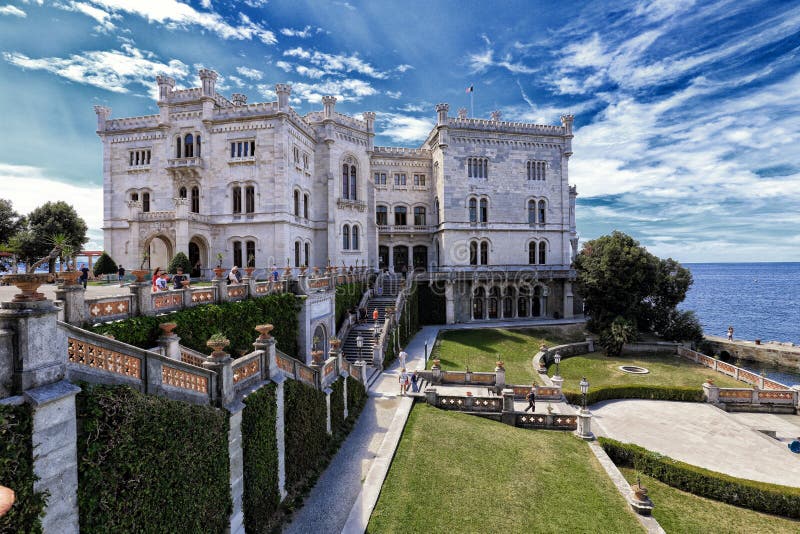 Parco Del Castello Di Miramare Immagine Stock Editoriale - Immagine di ...