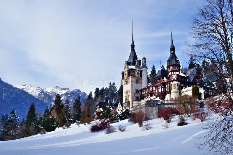 Castello Di Peles Nell'inverno Immagine Editoriale - Immagine di lusso ...
