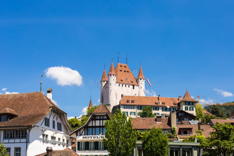 Castello di Thun fotografia stock. Immagine di quadrato - 74678942