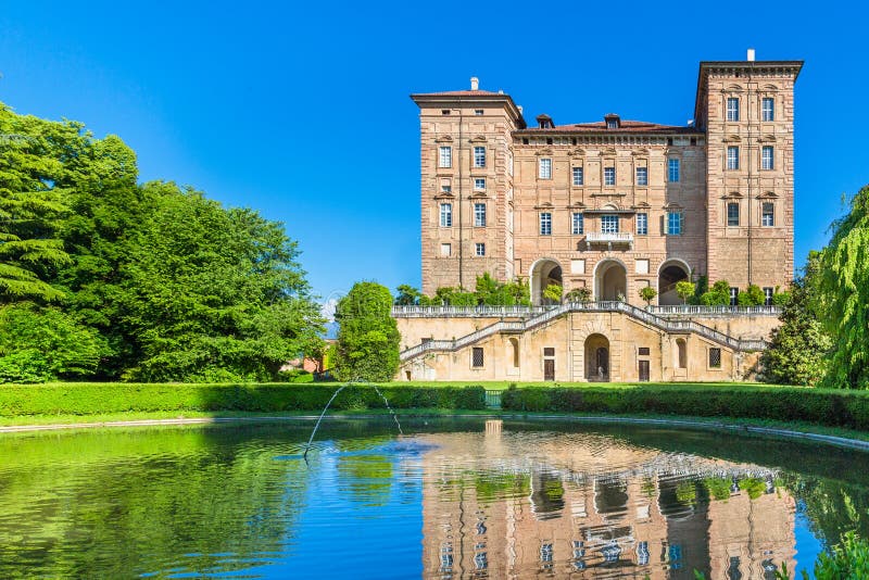 Castello Ducale Del ` Di Aglie in Piemonte, Italia Immagine Stock ...