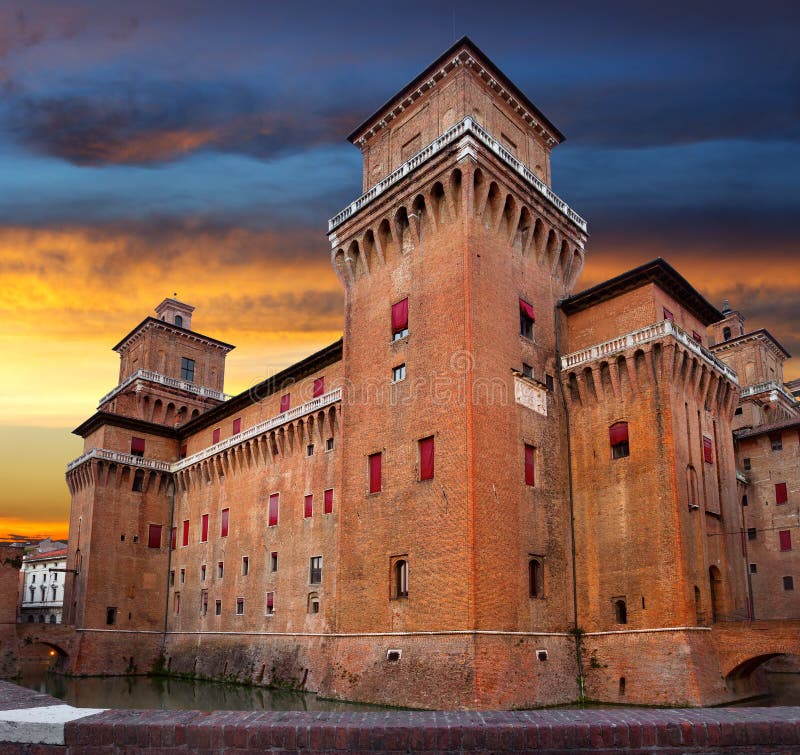 Castello Estense in Ferrara Stock Photo - Image of evening, moat: 78748840