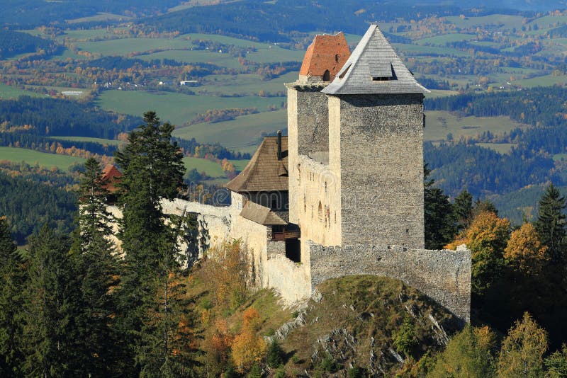 Castello Gotico Vicino a Praga, Il Castello Più Famoso Di Karlstejn in ...