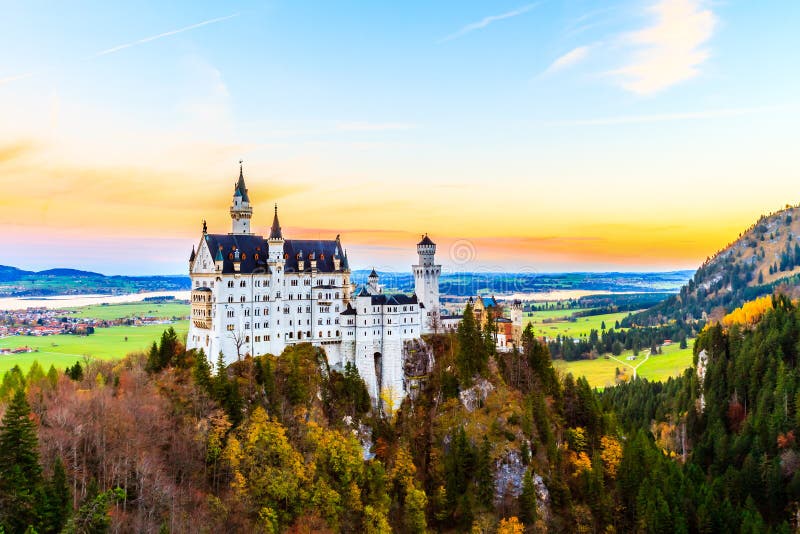 Il Neuschwanstein, Autumn Landscape Panorama Picture Adorabile Del ...
