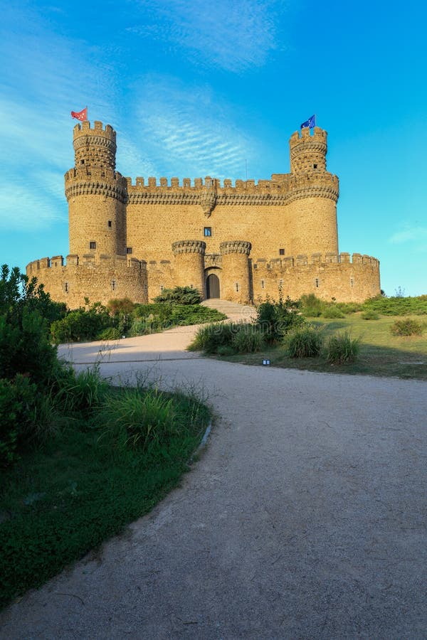 Castello Medievale - Manzanarre (Spagna) Immagine Stock - Immagine di ...