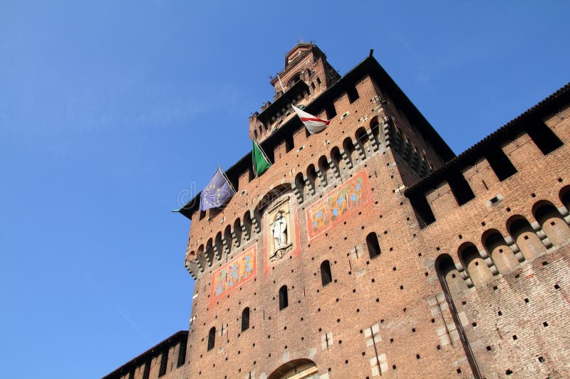 Castello a Milano immagine stock. Immagine di corsa, italiano - 30461655