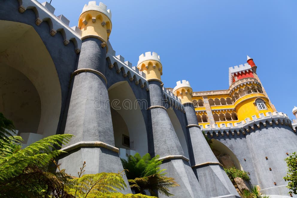 Castello moderno immagine stock. Immagine di moderno - 61481837