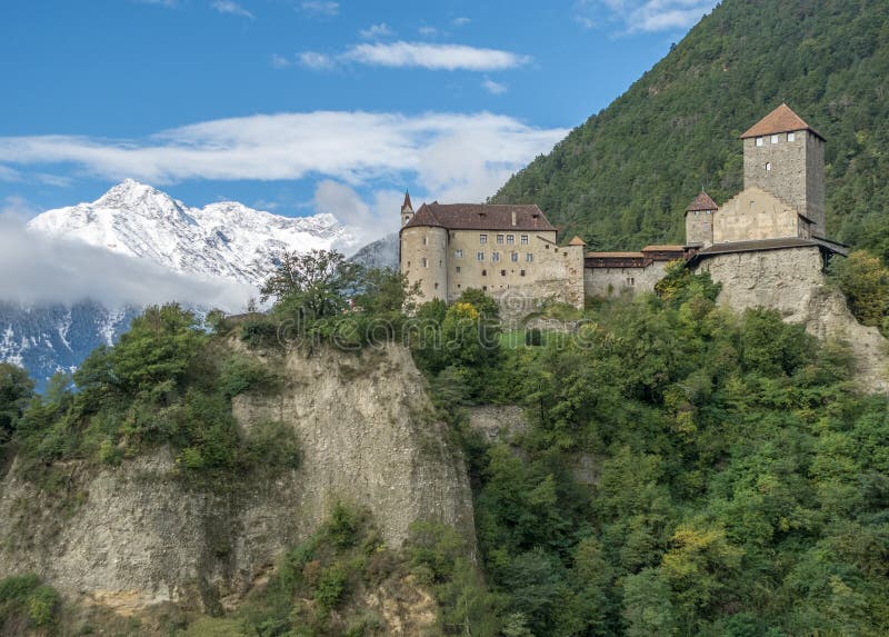 Castello Nel Tirolo Del Sud Immagine Stock - Immagine di turismo ...