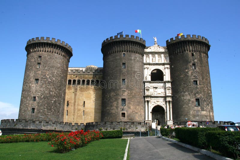 Castello Nuovo, Napoli immagine stock. Immagine di città - 2567159