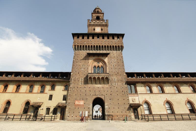 Castillo De Sforza En Milano, Italia Foto de archivo - Imagen de ...