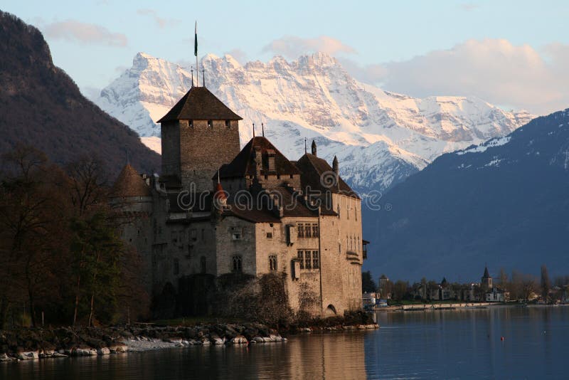 Castello Svizzera Di Chillon Immagine Editoriale - Immagine di antico ...