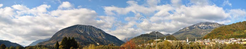 Castello Tesino imagen de archivo. Imagen de cielo, fondo - 24931451