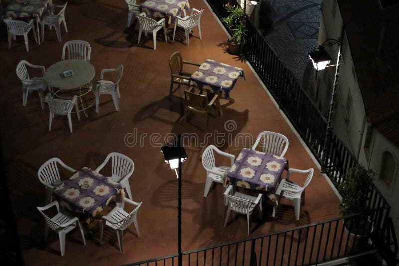 Castelmola - Tavolini Sulla Terrazza Panoramica Di Sera Editorial Stock ...