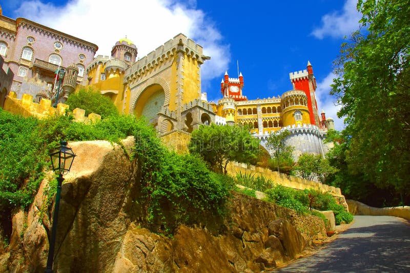 3,028 Fotos de Stock de Castelo Amarelo Em Sintra - Fotos de Stock ...