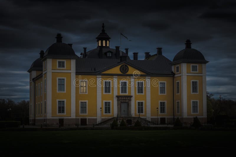 Castelo Amarelo Fotos De Stock - Baixe 32,459 Fotos Royalty Free