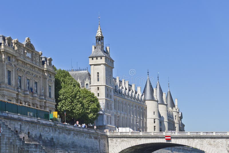 Castelo Conciergerie - Antigo Palácio Real, Paris Imagem de Stock ...