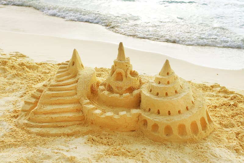 Castelo da areia imagem de stock. Imagem de bonito, tropical - 24814527