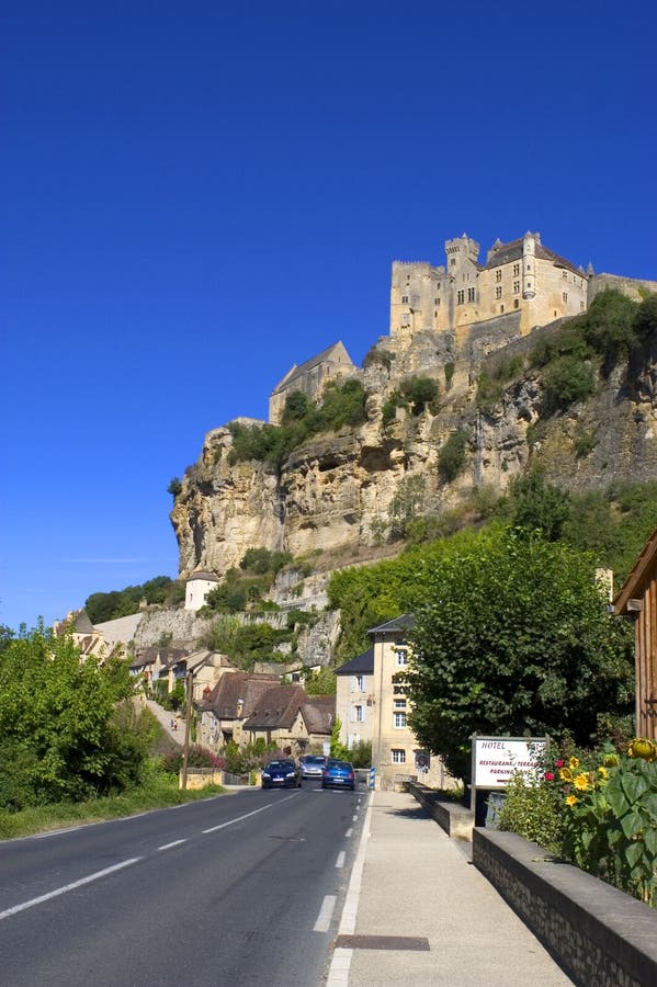 Castelo de Beynac imagem de stock. Imagem de turismo - 35543999