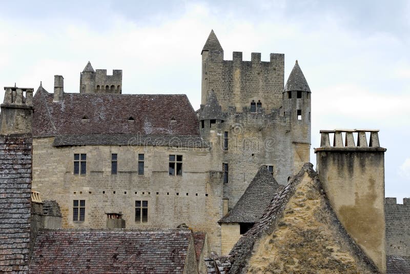 Castelo de Beynac, France imagem de stock. Imagem de telhado - 1421433
