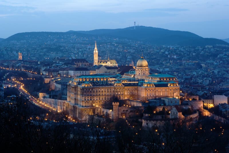Castelo De Buda No Projector Em Budapest, Hungria. Imagem de Stock ...