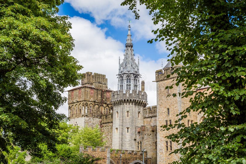 Castelo De Cardiff, Gales, Reino Unido Foto de Stock - Imagem de torre ...