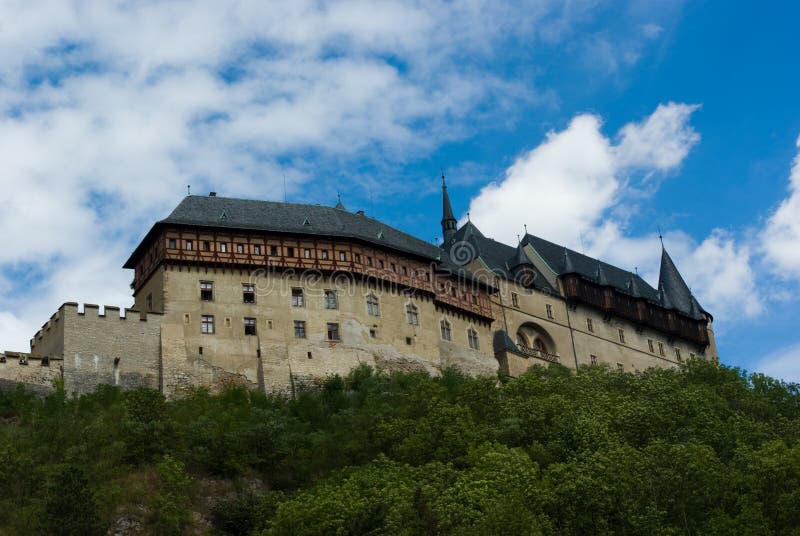 Castelo de Karlstein foto de stock. Imagem de czeche, estrutura - 9077248