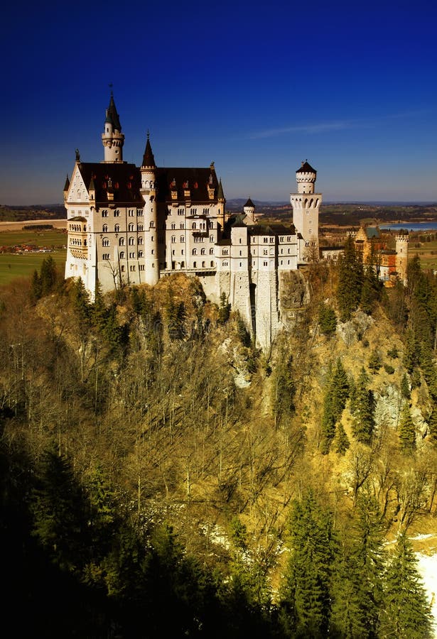 Castelo de Neuschwanstein foto de stock. Imagem de curso - 40243344