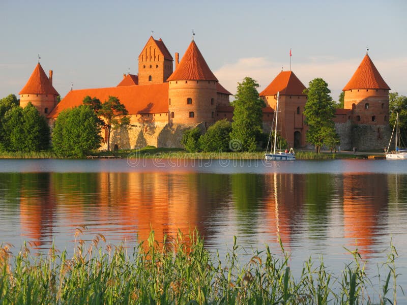 Castelo De Trakai, Lituânia Foto de Stock - Imagem de ouro, monte: 20712316