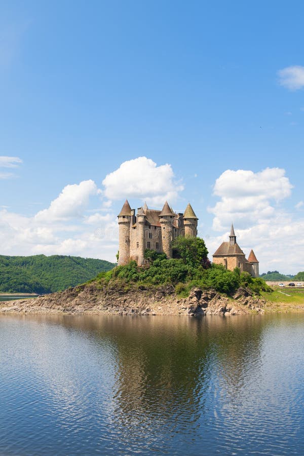 Castelo de val imagem de stock editorial. Imagem de paisagem - 123635034