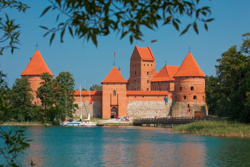 Castelo Da Ilha De Trakai Torceu Castelo Em Uma Ilha Tranquila ...