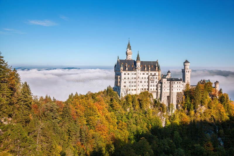 Castelo Em Baviera, Alemanha De Neuschwanstein Foto de Stock - Imagem ...