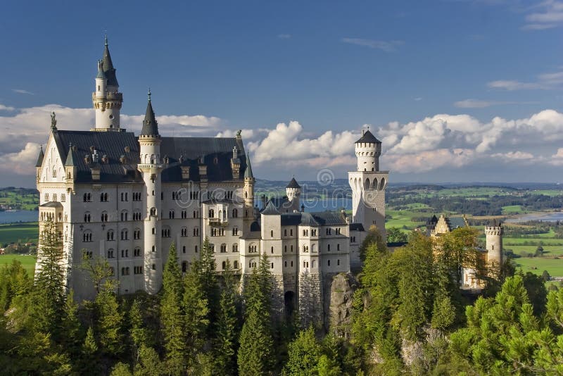 Castelo Em Baviera, Alemanha De Neuschwanstein Foto de Stock - Imagem ...