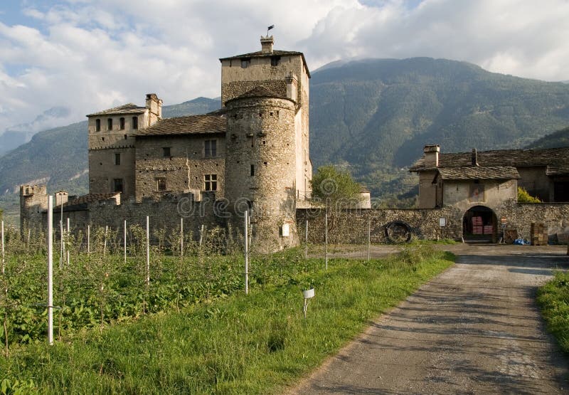 Castelo Em Val - Aosta De D ' Imagem de Stock - Imagem de fortaleza ...