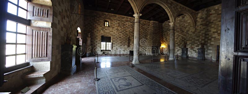 Castelo interno foto de stock. Imagem de bolha, arte - 38229310