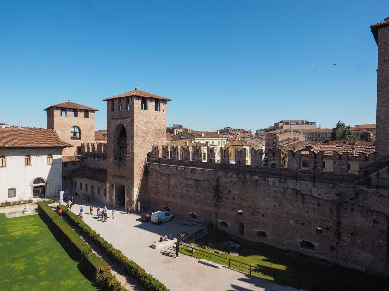 Castelvecchio Old Castle in Verona Editorial Photography - Image of ...