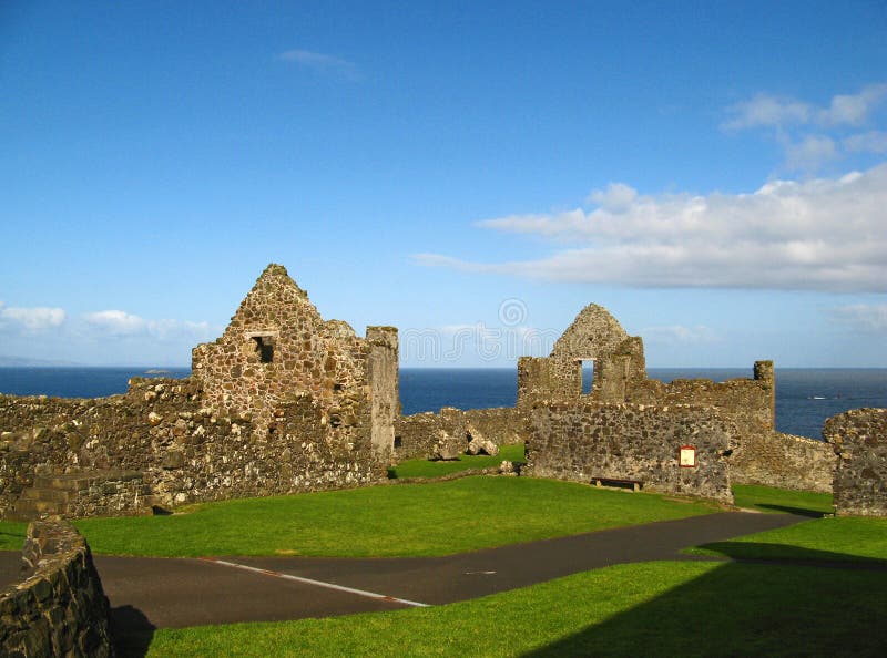 Castillo 06 de Dunluce foto de archivo. Imagen de costa - 6430290