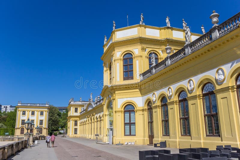 Castillo Amarillo En El Karlswiese En Kassel Imagen editorial - Imagen ...