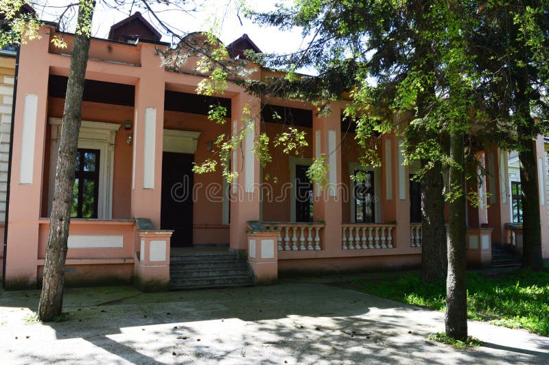 Castillo Con Columnas De Color Rosa Imagen de archivo - Imagen de ...