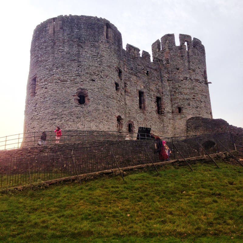 Castillo con las torres fotografía editorial. Imagen de famoso - 111127267