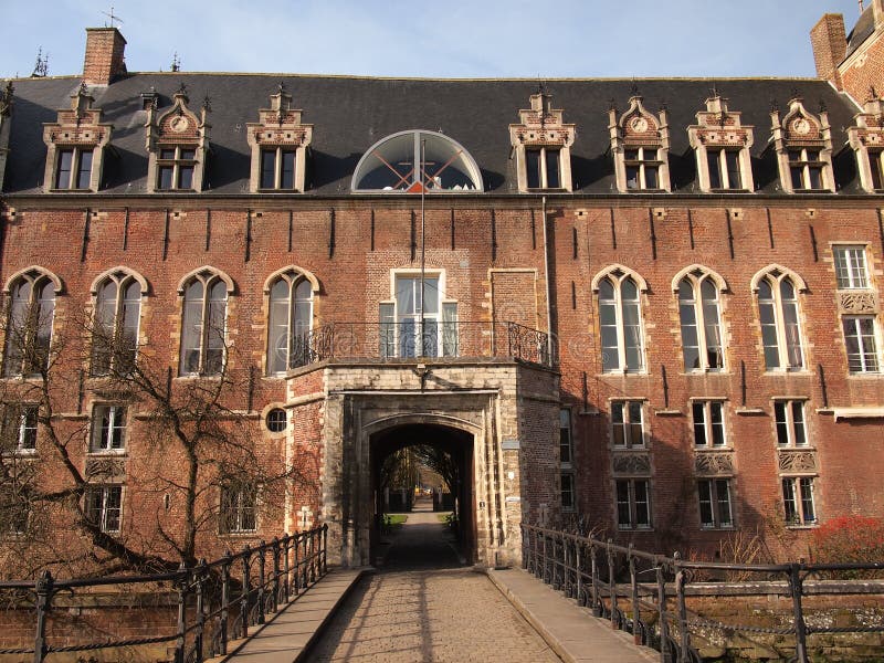 Castillo De Arenberg (Lovaina, Bélgica) Foto de archivo - Imagen de ...