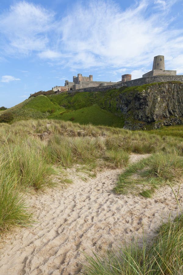 Castillo de Dunstanburgh foto de archivo. Imagen de inglaterra - 1288102