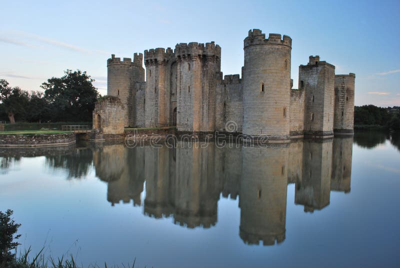 Castillo de Bodiam imagen de archivo. Imagen de fosa, palacio - 553425