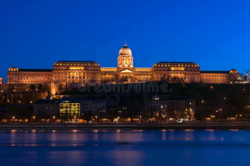 Castillo De Buda En Budapes Imagen de archivo - Imagen de paro, parque ...