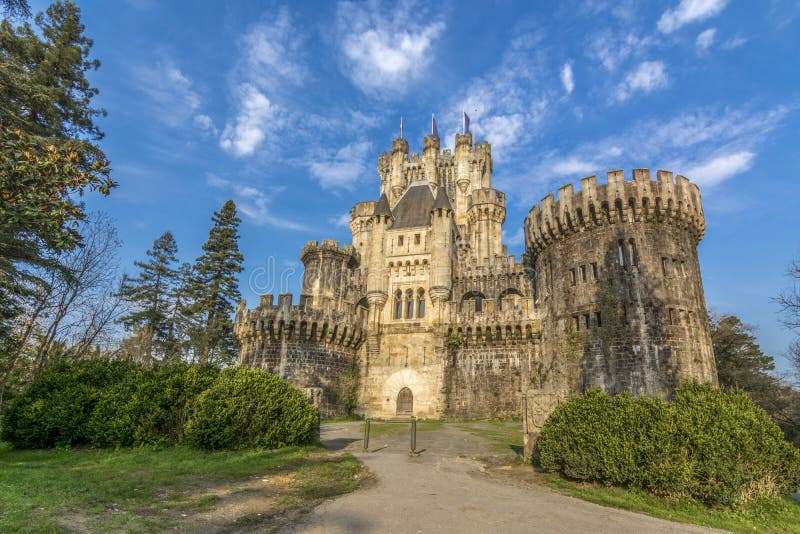 Castillo Butron, País Vasco, España Imagen de archivo - Imagen de campo ...