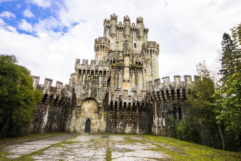 Castillo De Butron En Vizcaya Foto de archivo - Imagen de vista ...