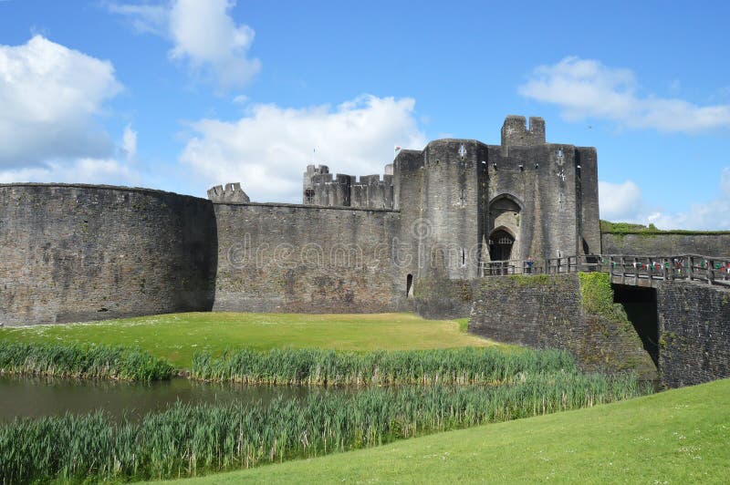 Castillo de Caerphilly imagen de archivo. Imagen de medieval - 54974279