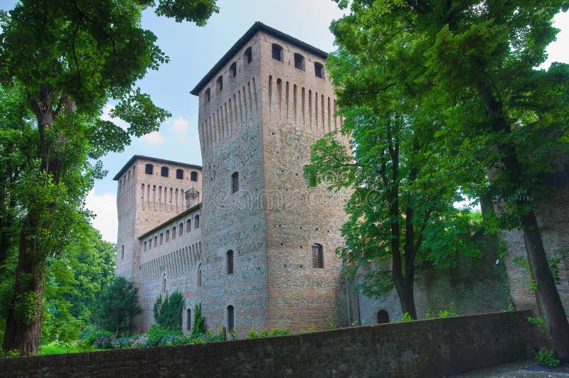 Castelguelfo Parma, Italia: Castillo Foto de archivo - Imagen de ...