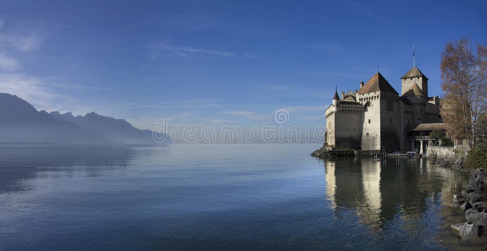 Castillo De Chillon En El Lago Ginebra Imagen editorial - Imagen de ...