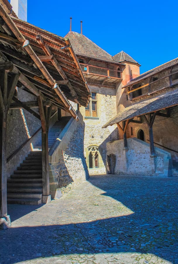Castillo De Chillon En Montreux Imagen editorial - Imagen de castillo ...